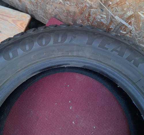 Goodyear Ultragrip Ice Arctic 205/65 R16