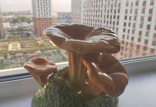 Садовая фигура грибы
