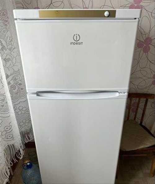 Холодильник indesit st145.028