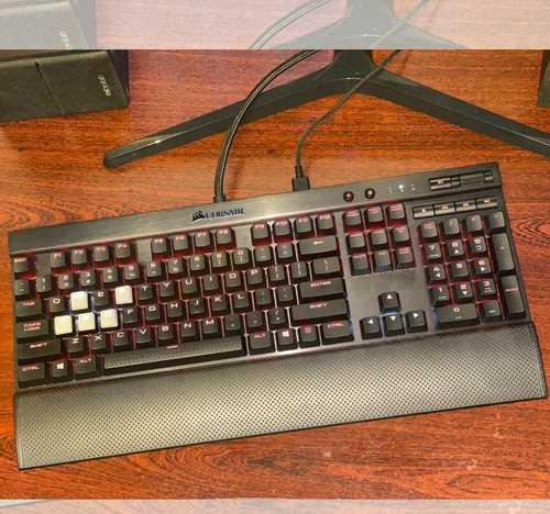 Игровая механическая клавиатура Corsair K70 LUX RG