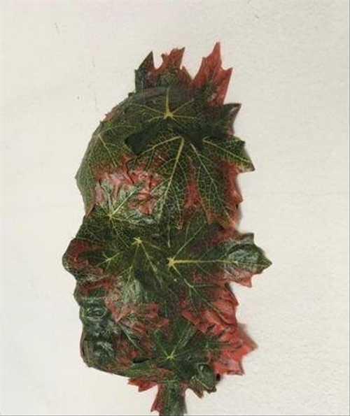 Маска искусственных из листьев(декоративная)