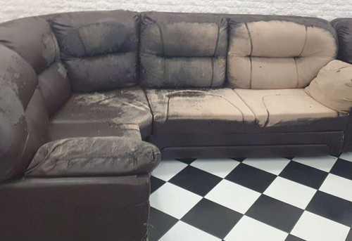 Большой угловой диван и два кресла