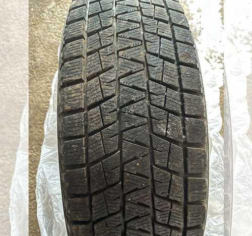 Bridgestone Blizzak DM-V1 215/70 R17 101R