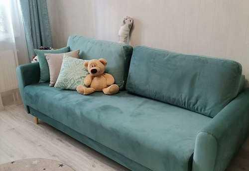 Мягкий диван в сканди стиле