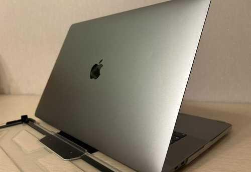 MacBook Pro 15 (2018), 256 ГБ, Core i7, 2.2 ГГц, RAM 16 ГБ, Radeon Pro 555X 4 ГБ