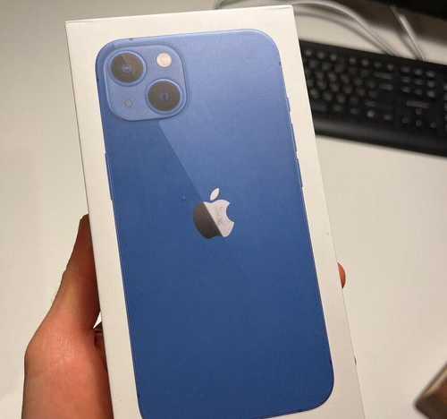 Коробка от iPhone 13 синий