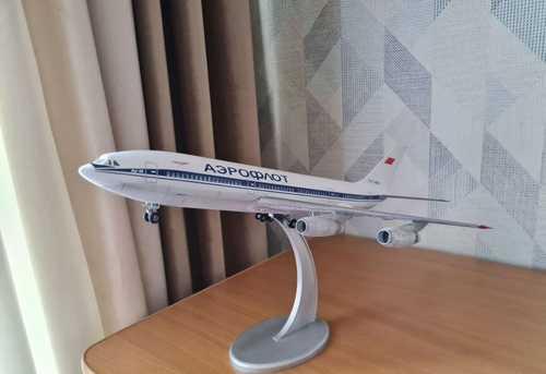 Модель-копия самолета Ил-86 в масштабе 1:144