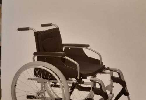 Инвалидная коляска складная с ручным приводом
