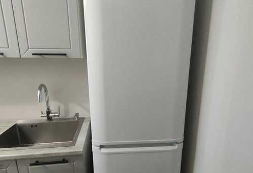 Холодильник hotpoint ariston бу