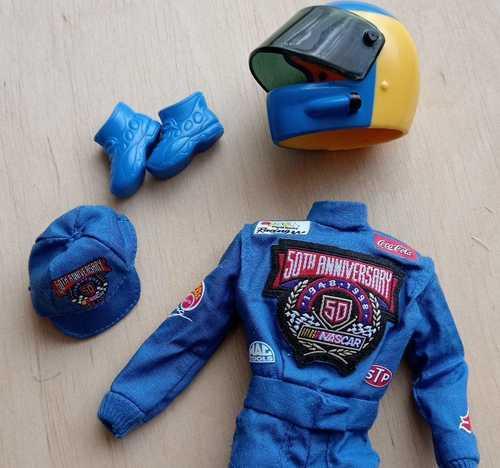 Аутфит barbie nascar шлем