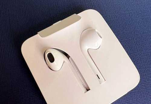 Наушники Apple EarPods с разъёмом Lightning белый