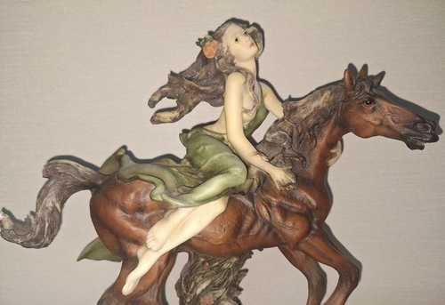 Статуэтка девушка на коне may flower