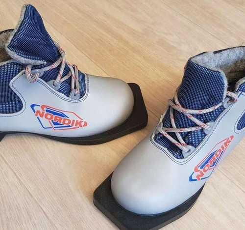 Ботинки лыжные 33 размер