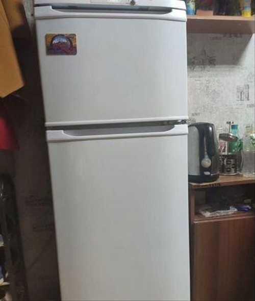 Холодильник Бирюса 122 компактный
