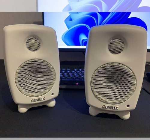 Genelec G One Polar White