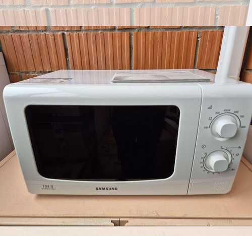 Микроволновая печь Samsung ME81KRW