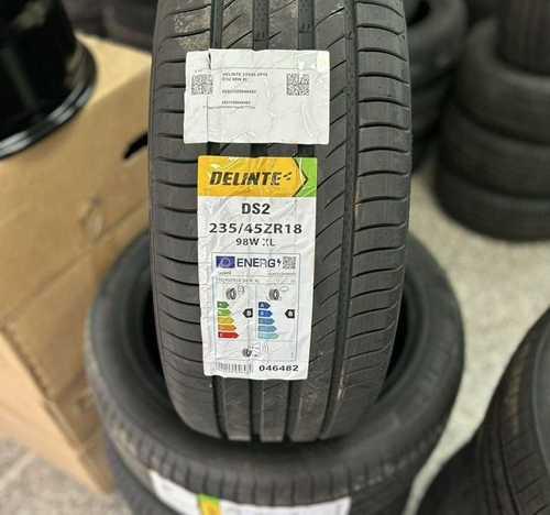 Delinte DS2 235/45 R18