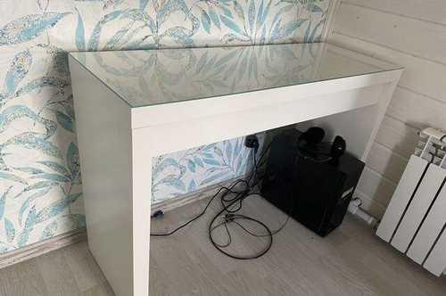 Письменнвй стол. Туалетный столик. Стол IKEA