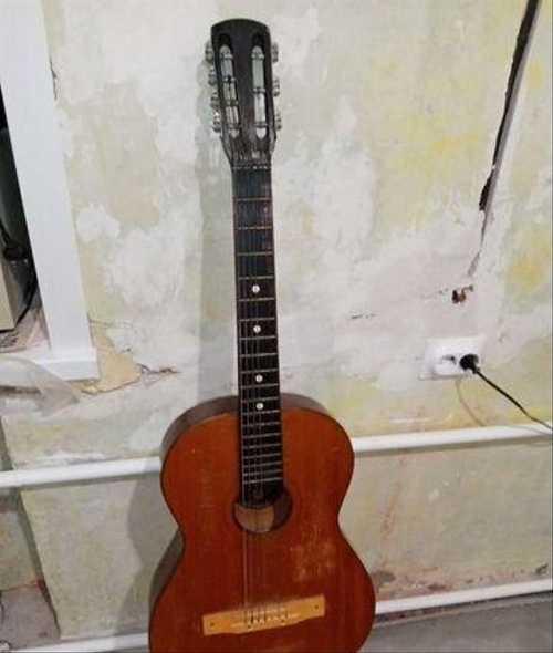 Акустическая гитара