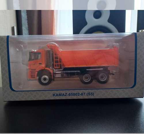 Модель Kamaz - 65802 - 87 (s5) M 1:43