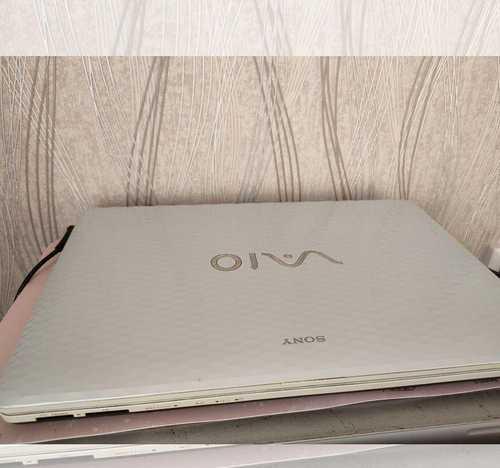 Ноутбук sony vaio белый