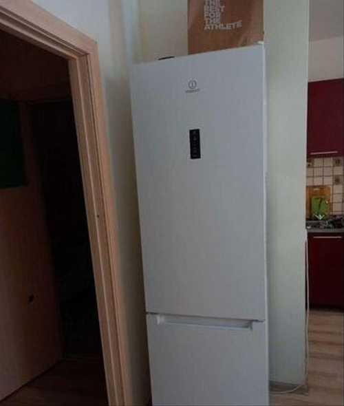 Холодильник бу indesit ITF:120 W