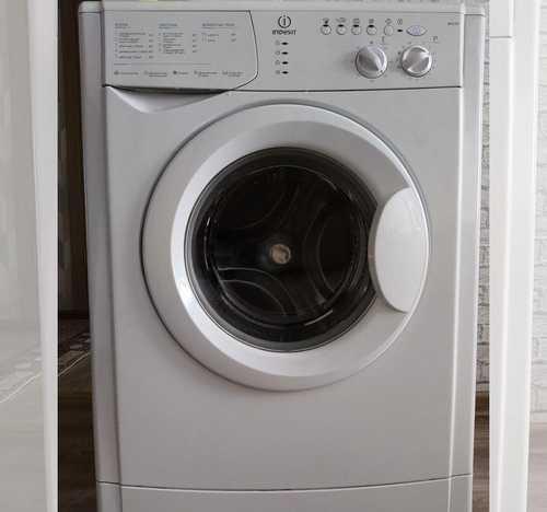 Стиральная машина Indesit wisl 102