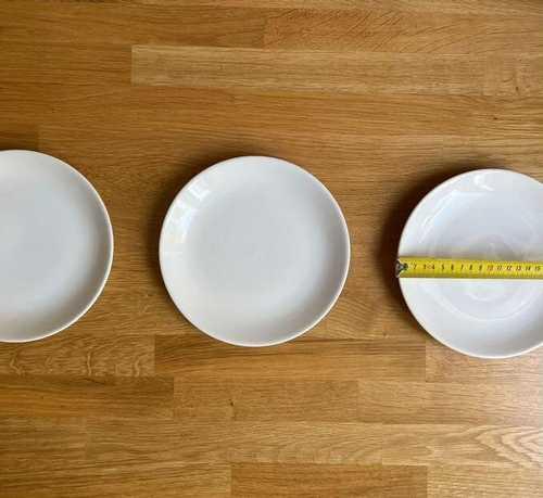 Плоские белые тарелки IKEA 21 см