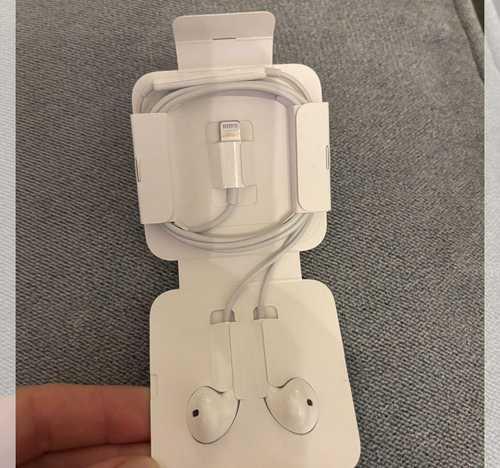 Новые наушники Apple earpods lightning