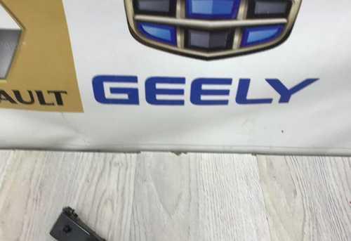 Кронштейн крепление бампера Geely MK cross Лев