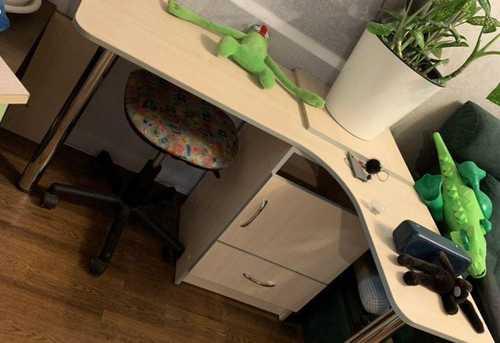Письменный стол для школьника со шкафом