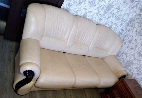 Продам кожаный диван и кресло