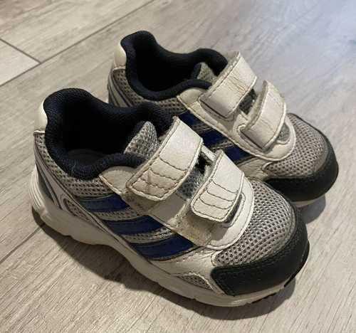Кроссовки детские adidas 22