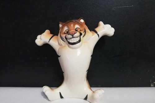 Фарфоровая статуэтка тигр счастливый