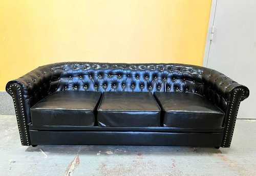 Черный трехместный диван из кожи