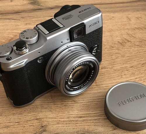 Компактный фотоаппарат fujifilm x20