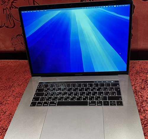 Apple MacBook Pro 15 2019 16Gb/1Tb/Intel i7/555X