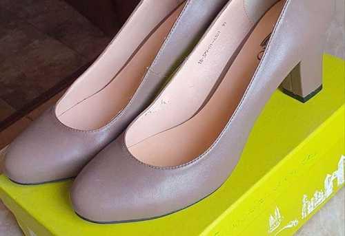 Бежевые женские туфли,классические 39