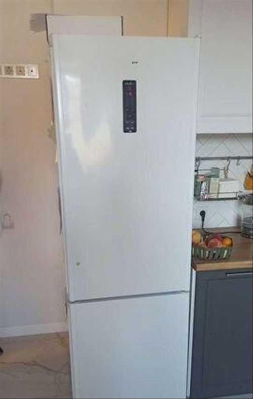 Холодильник бу (требует ремонта)