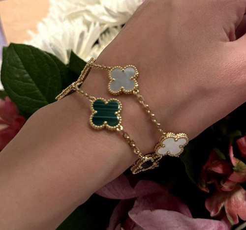 Стильный браслет Van Cleef с малахитом
