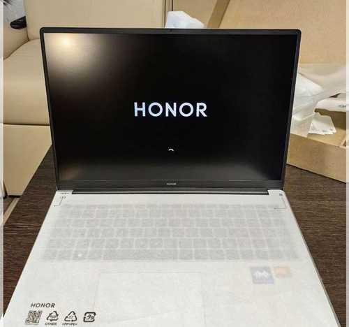 Honor Magicbook x16 Ryzen 5 16/512 Radeon 760M