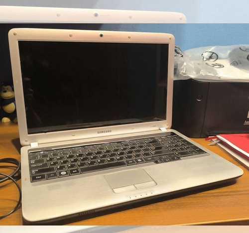 Samsung np r530