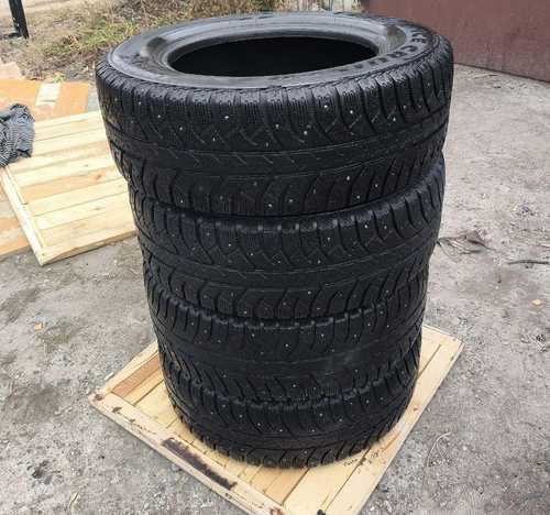 Bridgestone Ice Cruiser 7000 205/65 R15 94T