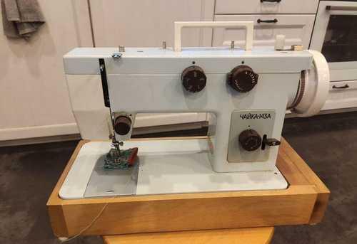 Швейная машинка с электроприводом Чайка 143 А