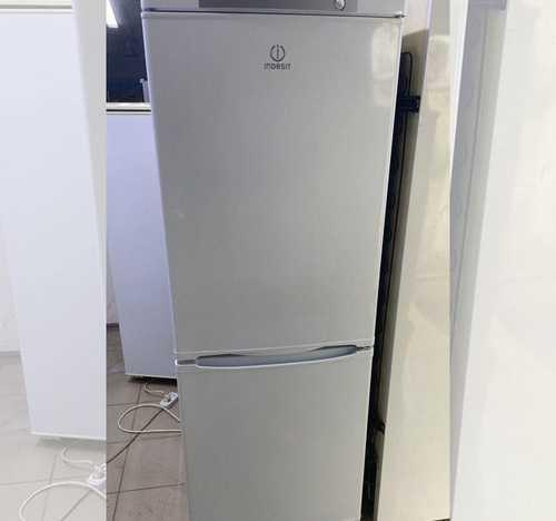 Холодильник indesit