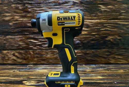 Импульсный шуруповерт DeWalt DCF887