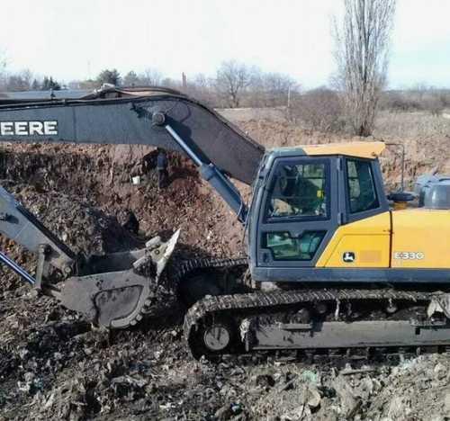 Стекло лобовое верхнее на John Deere E330LC