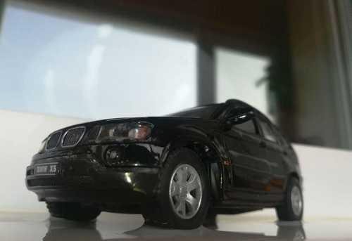 Машина BMW X5 модель