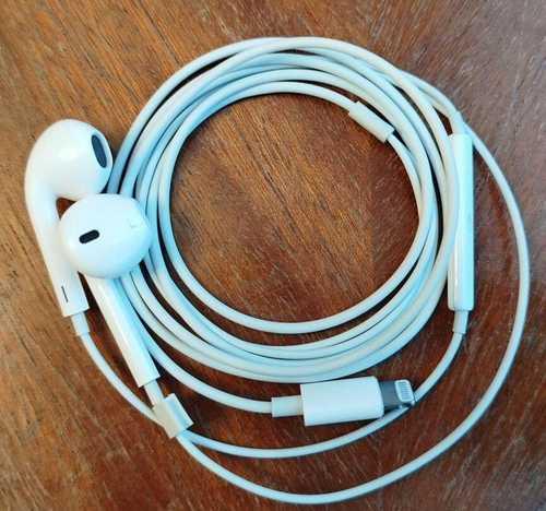 Наушники apple earpods с разъемом lightning