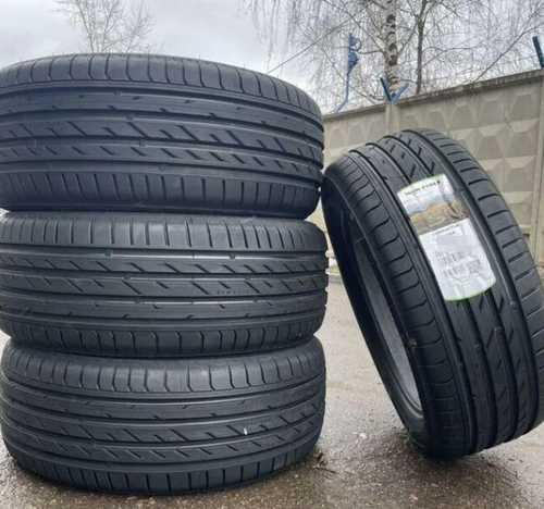 Ikon Tyres CHARACTER ULTRA 215/55 R17 98V